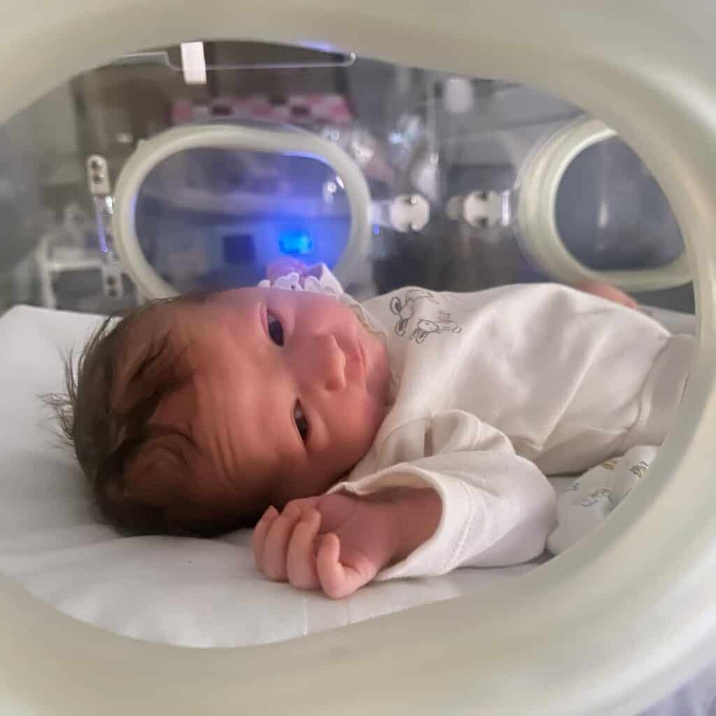 Our baby news: Rate my Takeaway’s dramatic new delivery with his belly ...