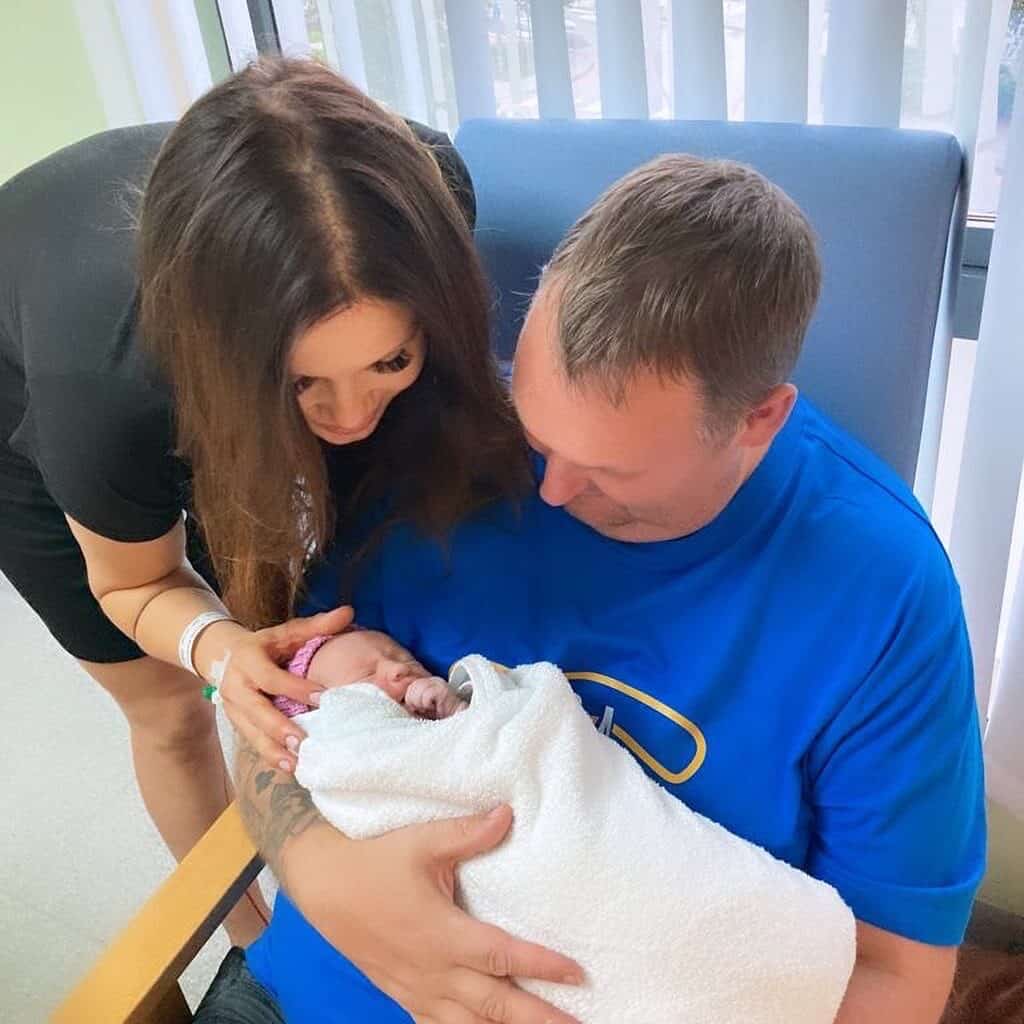 Our baby news: Rate my Takeaway’s dramatic new delivery with his belly ...