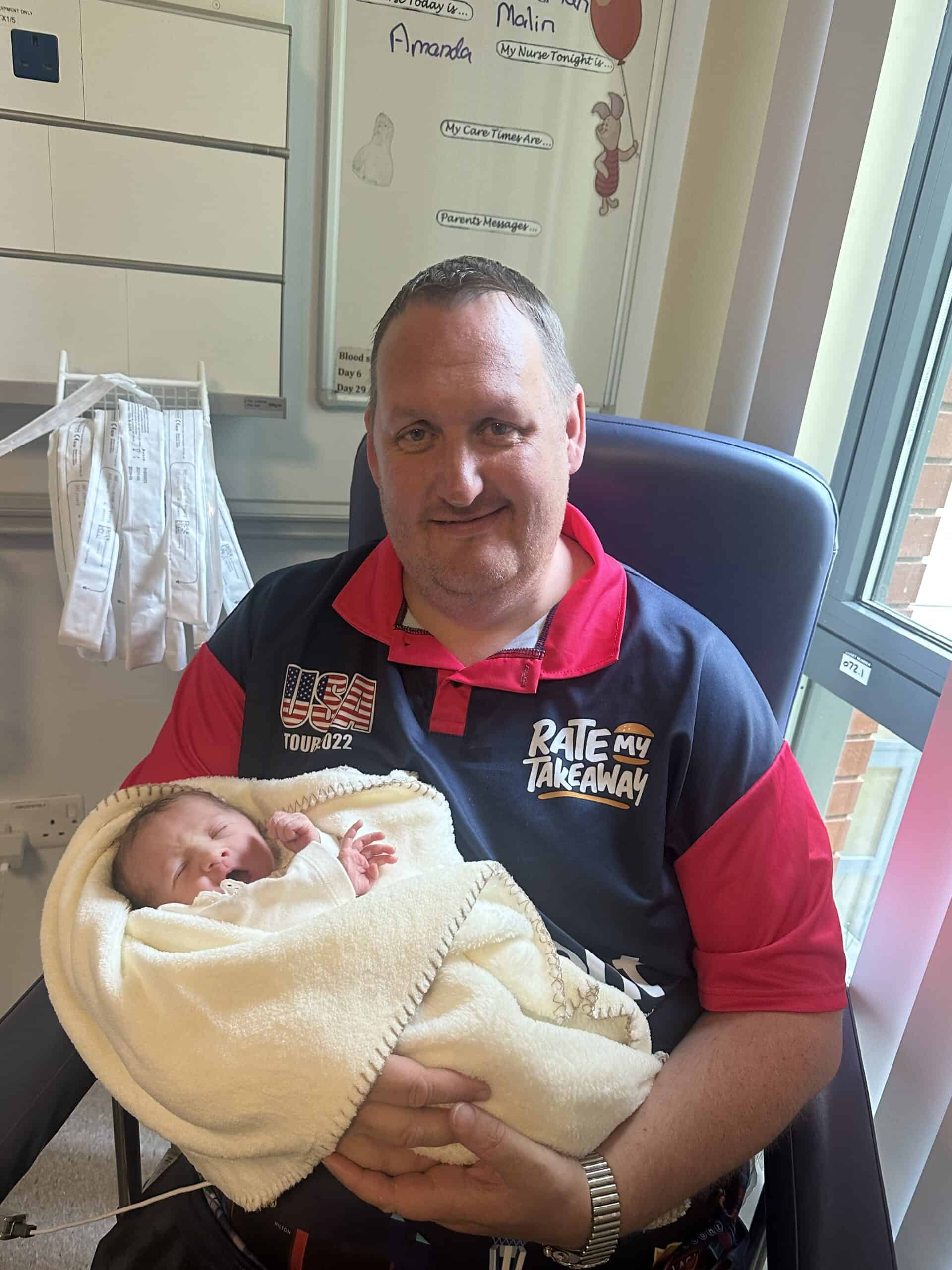 Our baby news: Rate my Takeaway’s dramatic new delivery with his belly ...